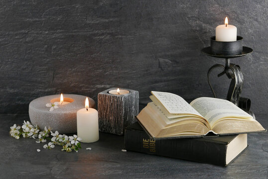 Sakral Bilder – Durchsuchen 52,615 Archivfotos, Vektorgrafiken und ...