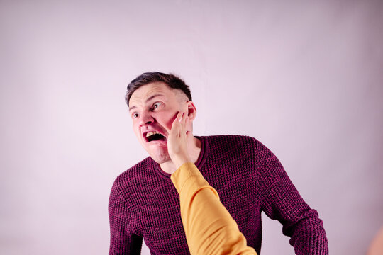 「ビンタ」の写真素材 | 32,773件の無料イラスト画像 | Adobe Stock