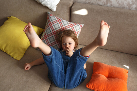 1,387 BEST Preteen Girl Barefoot IMAGES, STOCK PHOTOS & VECTORS | Adobe ...