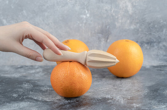 รูปภาพSqueezing – เลือกดูภาพถ่ายสต็อก เวกเตอร์ และวิดีโอ1,794,417 ...