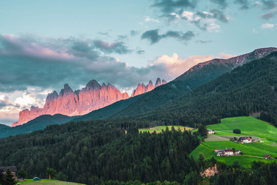 "Odle Mountains"-Bilder: Stock-Fotos & -Videos. | Adobe Stock