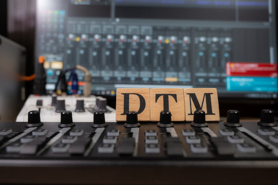 「Dtm」の写真素材 | 1,900件の無料イラスト画像 | Adobe Stock