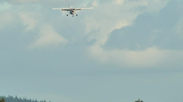 "Cessna 172" 影像 – 瀏覽 222 個素材庫相片、向量圖和影片 | Adobe Stock