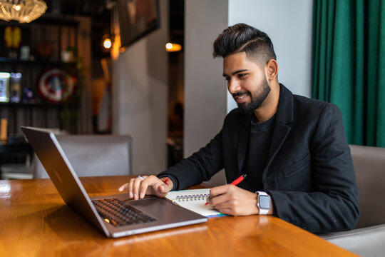 Pakistan Man With Laptop Images – Browse 317 Stock Photos, Vectors, and ...