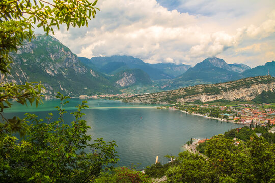 Wassertrum Bilder – Durchsuchen 255 Archivfotos, Vektorgrafiken und ...