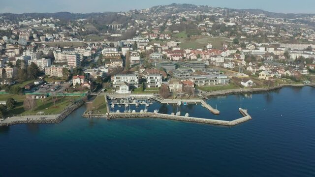 「Pully」の写真素材 | 908件の無料イラスト画像 | Adobe Stock