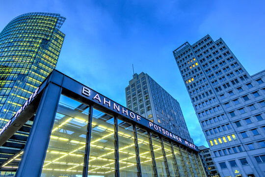 Bahnof Bilder – Durchsuchen 54 Archivfotos, Vektorgrafiken und Videos ...