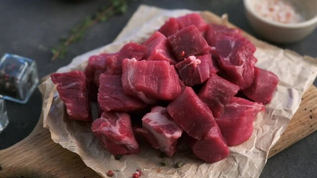 Beef Chunk Bilder – Durchsuchen 14,936 Archivfotos, Vektorgrafiken und ...