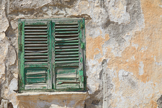 Contraventanas Images – Browse 163 Stock Photos, Vectors, and Video ...