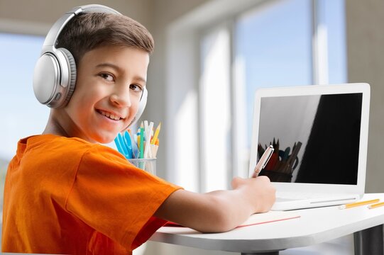 Asian Middle School Student Images – Browse 68,459 Stock Photos ...