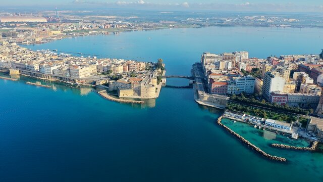 Taranto Images – Parcourir 8,004 le catalogue de photos, vecteurs et ...