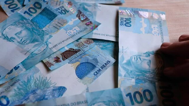 "Cem Reais" Images – Browse 559 Stock Photos, Vectors, and Video ...