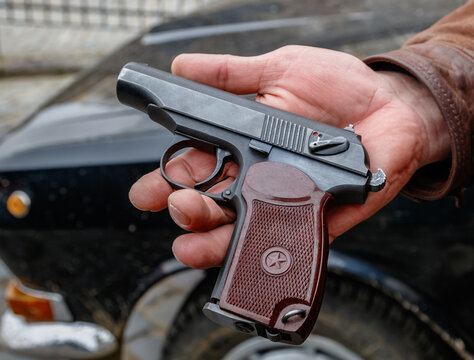 Afbeeldingen over "Makarov Pistol" – Blader in stockfoto's, vectoren en video's over 367 | Adobe ...