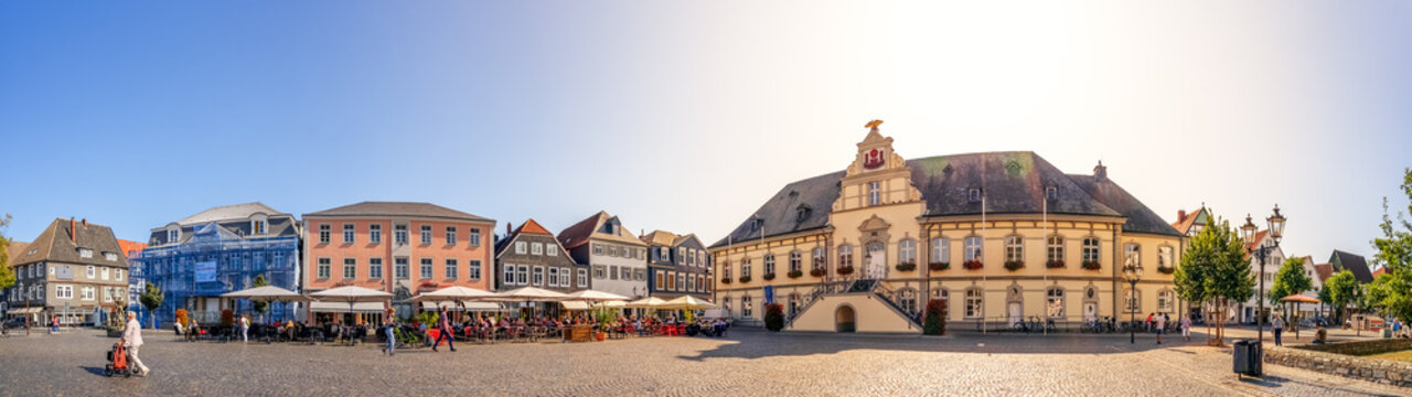 รูปภาพLippstadt – เลือกดูภาพถ่ายสต็อก เวกเตอร์ และวิดีโอ2,426 | Adobe Stock