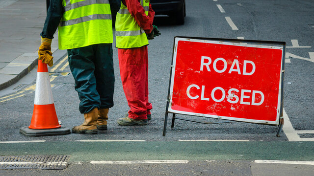 Afbeeldingen over "Road Closed" – Blader in stockfoto's, vectoren en ...