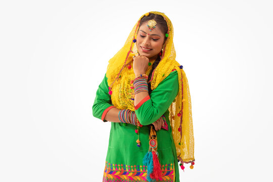 รูปภาพGiddha – เลือกดูภาพถ่ายสต็อก เวกเตอร์ และวิดีโอ303 | Adobe Stock