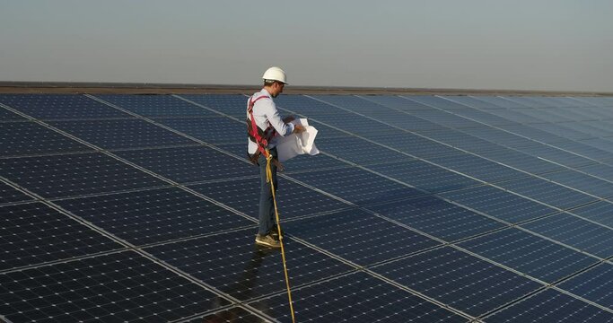 Clean Energy Worker Images – Browse 35,935 Stock Photos, Vectors, and ...