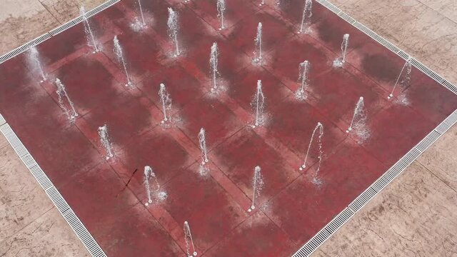 Afbeeldingen over "Splash Pad" – Blader in stockfoto's, vectoren en ...