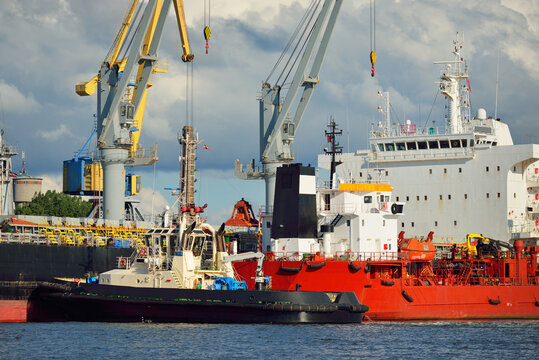 Bunkering Images – Browse 51,651 Stock Photos, Vectors, and Video ...