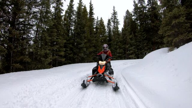 รูปภาพSnowmobiling – เลือกดูภาพถ่ายสต็อก เวกเตอร์ และวิดีโอ23,993 ...