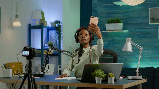 On-Air 이미지 – 찾아보기 2,927 스톡 사진, 벡터 및 비디오 | Adobe Stock