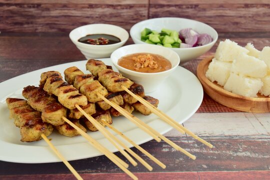 Lontong bilder – Bläddra bland 1,395 stockfoton, vektorer och videor ...