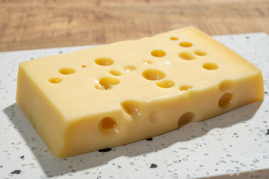 รูปภาพ"Emmentaler – เลือกดูภาพถ่ายสต็อก เวกเตอร์ และวิดีโอ34,856 ...