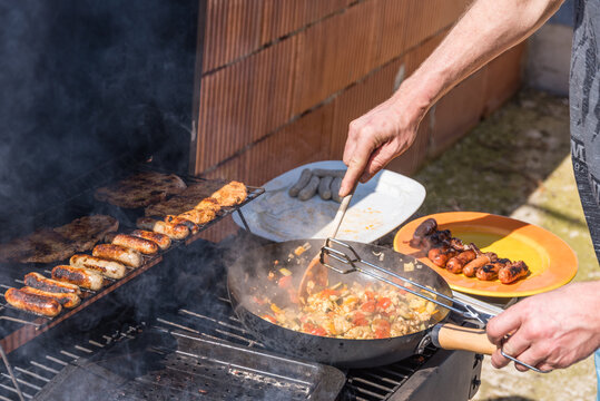 Grillerei Bilder – Durchsuchen 98 Archivfotos, Vektorgrafiken und ...