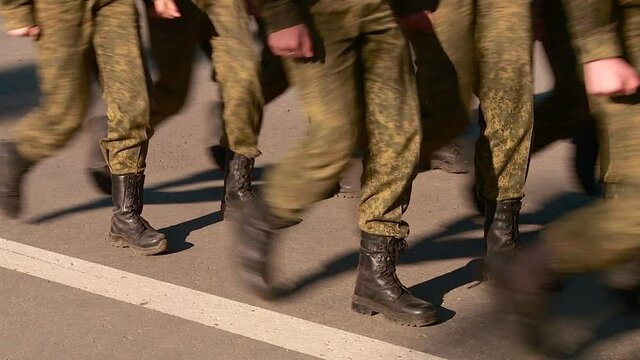 "Soldiers Marching" Bilder – Durchsuchen 38 Archivfotos, Vektorgrafiken ...
