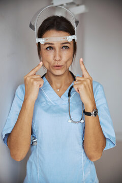 Masken Schild Bilder – Durchsuchen 49,026 Archivfotos, Vektorgrafiken ...