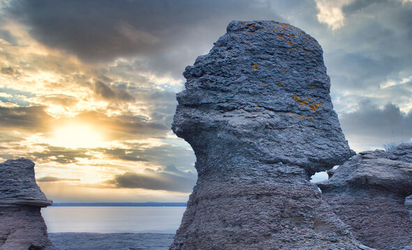 Monolithique Images – Browse 57 Stock Photos, Vectors, and Video ...