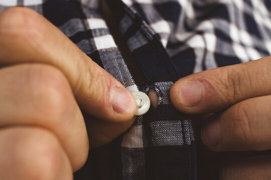 Fingerloch Bilder – Durchsuchen 29,049 Archivfotos, Vektorgrafiken und ...