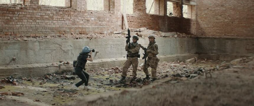 Photojournalist 影像 – 瀏覽 11,992 個素材庫相片、向量圖和影片 | Adobe Stock