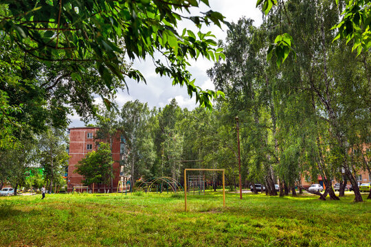 Khrushchevka Bilder – Durchsuchen 420 Archivfotos, Vektorgrafiken und ...