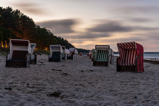 รูปภาพSeascale – เลือกดูภาพถ่ายสต็อก เวกเตอร์ และวิดีโอ153 | Adobe Stock