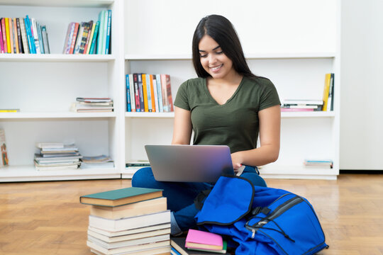 Online Shopping Hispanic Images – Browse 16,962 Stock Photos, Vectors ...