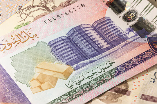 Imágenes de "Arabic Money": descubre bancos de fotos, ilustraciones ...