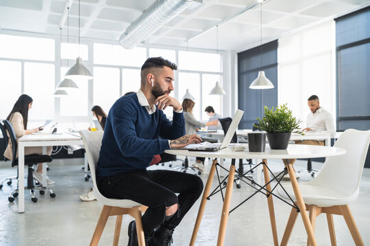 Working Professional Images – Browse 5,581,011 Stock Photos, Vectors ...