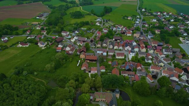 Schnabelwaid Bilder – Durchsuchen 23 Archivfotos, Vektorgrafiken und ...