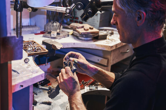 Imagens de Gem-Cutting – Explore Fotografias do Stock, Vetores e Vídeos ...