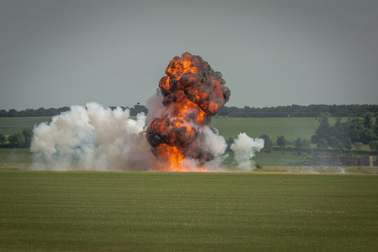 รูปภาพHigh-Explosive – เลือกดูภาพถ่ายสต็อก เวกเตอร์ และวิดีโอ20,473 ...