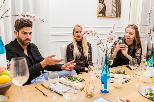 「Conversating」の画像 - 446 件の Stock 写真、ベクターおよびビデオ | Adobe Stock