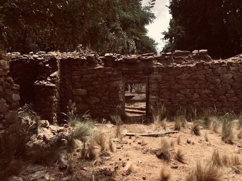 Derrumbada Images – Browse 27 Stock Photos, Vectors, and Video | Adobe ...