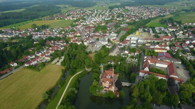 Taufkirchen 影像 – 瀏覽 77 個素材庫相片、向量圖和影片 | Adobe Stock