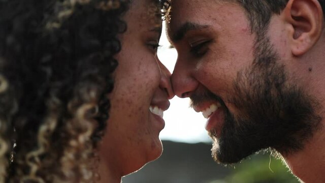 "Eskimo Kiss" Bilder – Durchsuchen 505 Archivfotos, Vektorgrafiken und ...