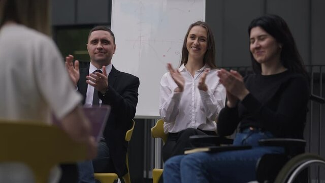 Spokesperson Bilder – Durchsuchen 17,788 Archivfotos, Vektorgrafiken ...