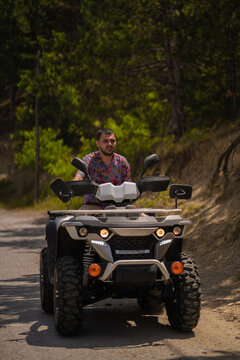 Four-Wheelers bilder – Bläddra bland 1,412 stockfoton, vektorer och ...