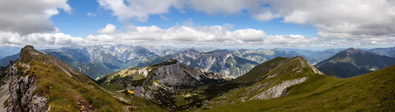 รูปภาพHochiss – เลือกดูภาพถ่ายสต็อก เวกเตอร์ และวิดีโอ280 | Adobe Stock