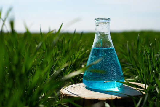 Agrochemistry bilder – Bläddra bland 976 stockfoton, vektorer och ...