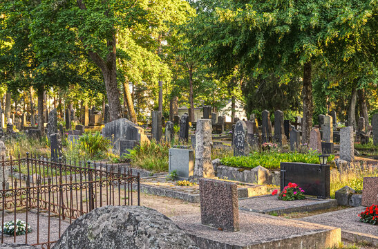 "Graveyard Background" Bilder – Durchsuchen 173 Archivfotos ...